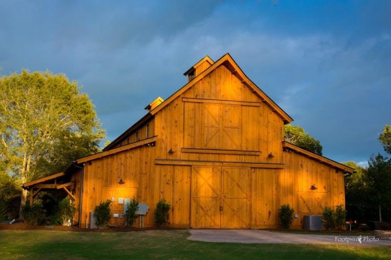 Exterior Photos | Windy Hill Event Barn